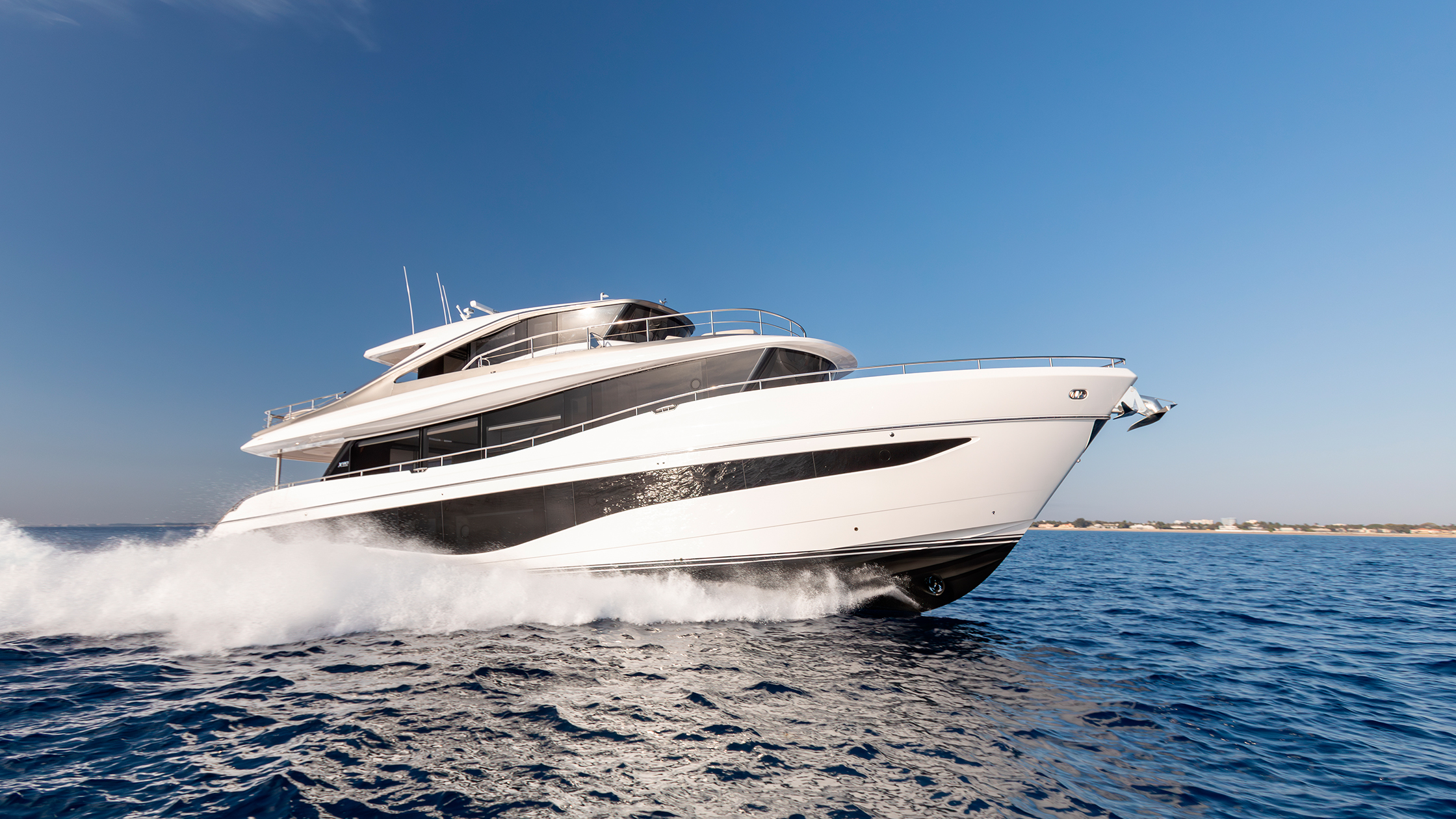 X80 Super Flybridge Yacht | 80ft Yacht | Princess Yachts